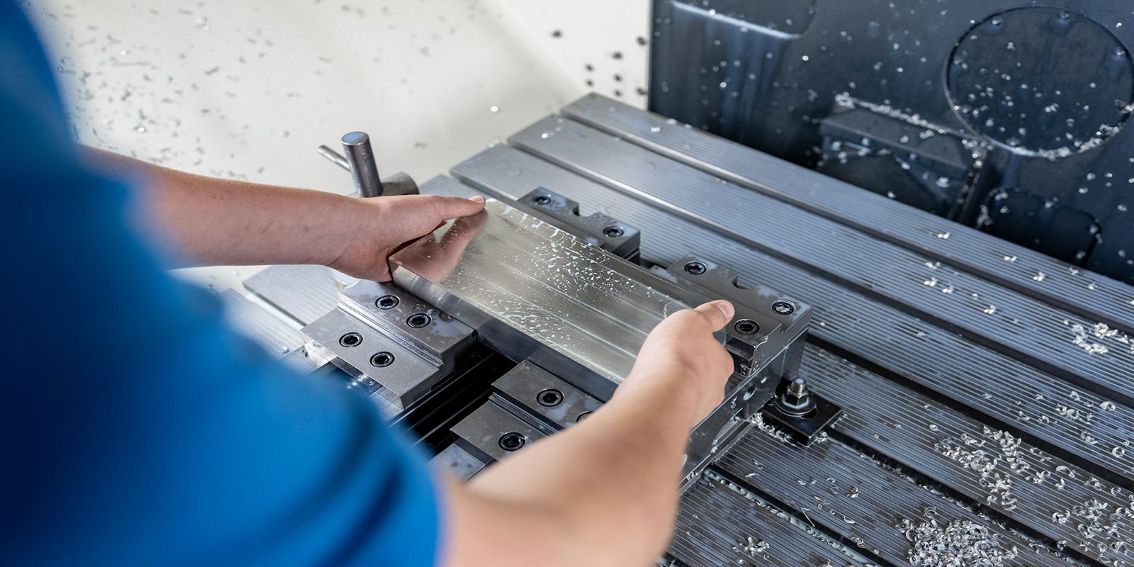The Advantages of Metal Injection Molding for Complex Parts - HanaV